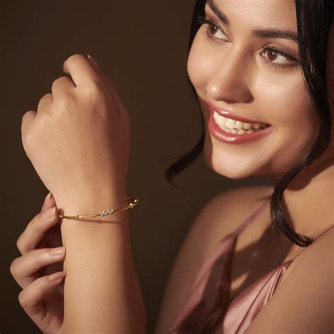 Buy Nirvina Diamond Bangle Online Caratlane
