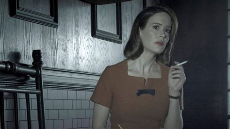 30 Years Ago Sarah Paulsons American Gothic Set The Stage For