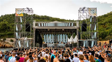 Konstrakta Anfisa Letyago And Mahmut Orhan To Open The Sea Dance