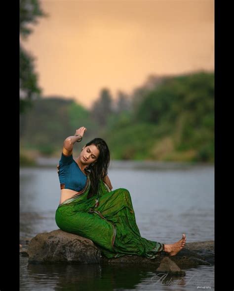 Ashwini Kasar Photoshoot चिंब भिजलेल्या साडीत खुललंय अश्विनीचं ऐश्वर्य