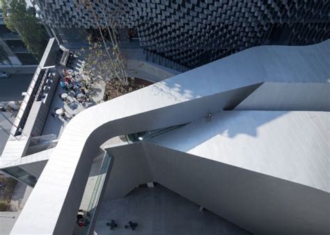 Emerson College Campus By Morphosis Puts Curvy Classrooms Into A Frame