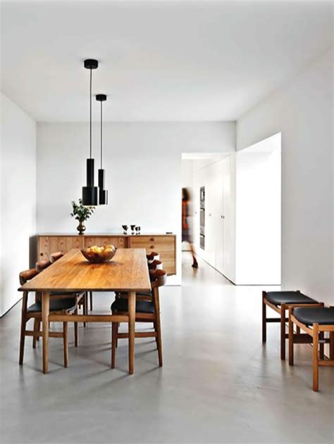 Salle à Manger Minimaliste Aux Meubles De Bois Brut