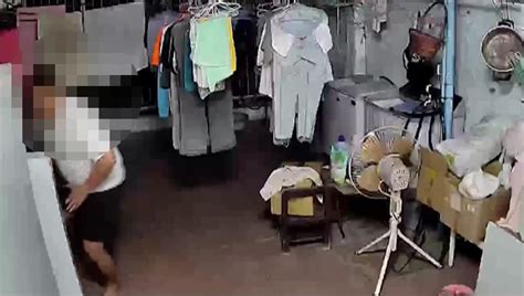 少女家中洗澡遭偷拍「姊姊男友是色狼」 變態鬼祟畫面全曝光! 少女家中洗澡遭偷拍「姊姊男友是色狼」 變態鬼祟畫面全曝光!
