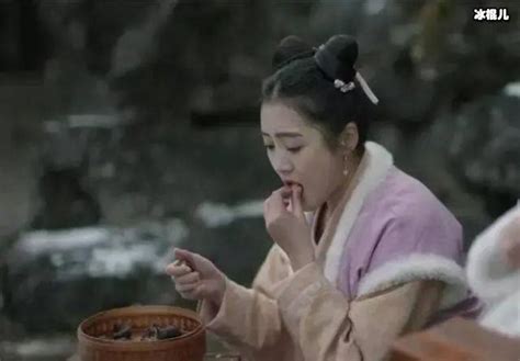 知否小桃最喜欢的就是吃，跟着明兰可谓大饱口福 明星 冰棍儿网