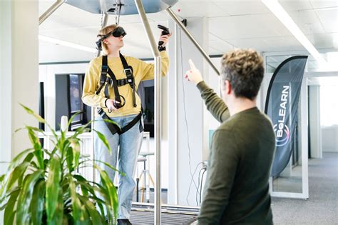 Learning By Walking On An Omnidirectional Treadmill Phbern