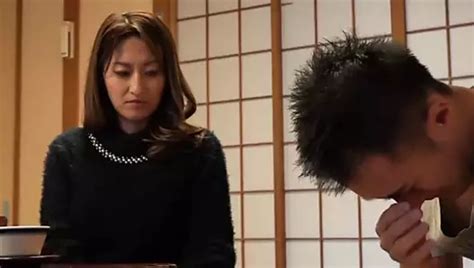 Familia Japonesa Hijastro Seduce A La Madrastra Sin Censura Xhamster