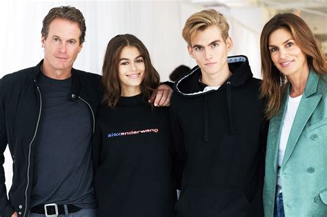 Presley Gerber Familie Who Is Presley Gerbers Girlfriend Sydney