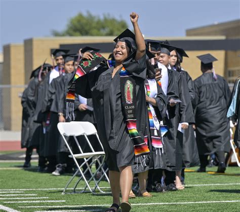 The Best Graduation 2022 Photos From Los Amigos High In Garden Grove