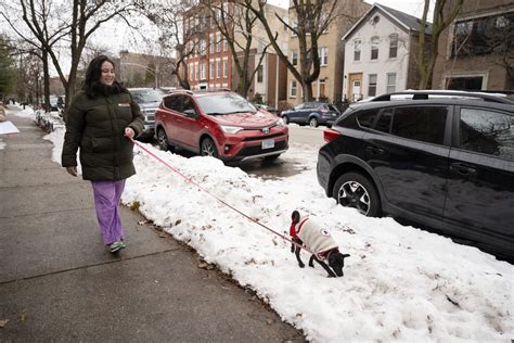 Chicago Kicks Off Snow Season With Record Number Of 311 Calls Over
