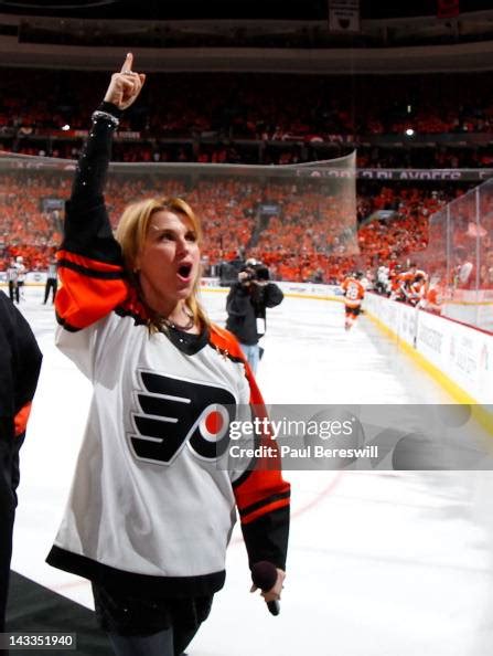 Lauren Hart Flyers Husband Lauren Hart Biografie Itzns