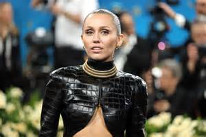 Miley Cyrus Reveals The Vocal Disorder For Her Super Unique Voice