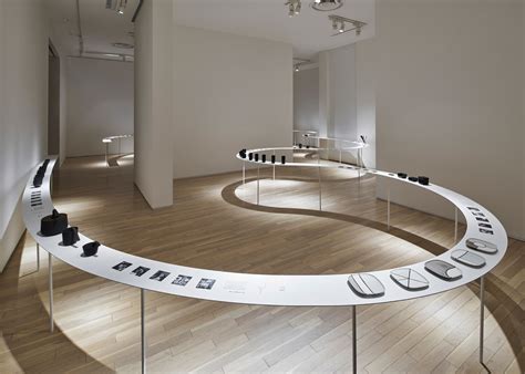 Nendo Designs Sinuous Display For Tokyo Tableware Exhibition