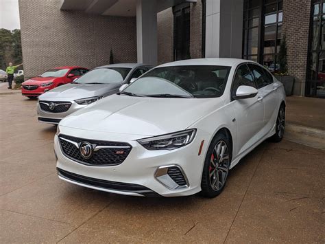 2018 Buick Regal Gs Returns With More Power And Control Cnet