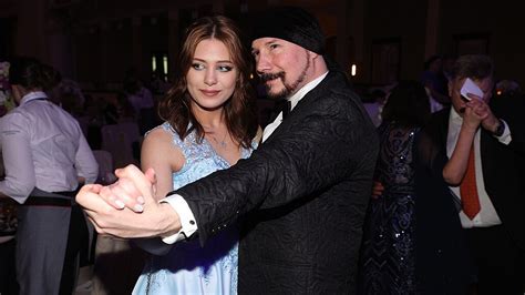 Místo Vlastního Maturáku Uvedení Do Velké Společnosti Matušova Lucinka Byla Poprvé Na Plese