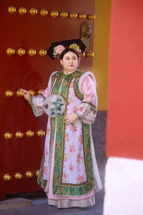 巴黎奧運丨李雯雯克服傷患痛楚衛冕舉重金牌 曾被嘲「一個沒用的胖子」零作為