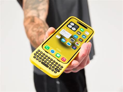 Clicks Keyboard Case Revives The Blackberry Button Era For Iphones Man Of Many