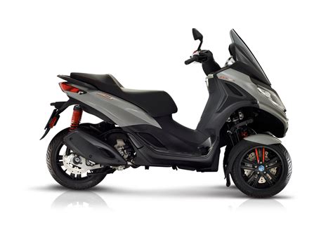 Piaggio Mp3 300 Hpe Et De Trois Versions Du Trois Roues