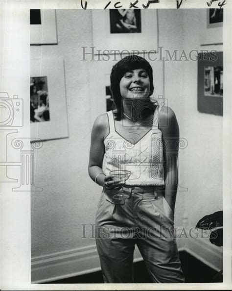 1973 Press Photo Gallery Gremlin Joy Austin At Gallery Show Historic Images