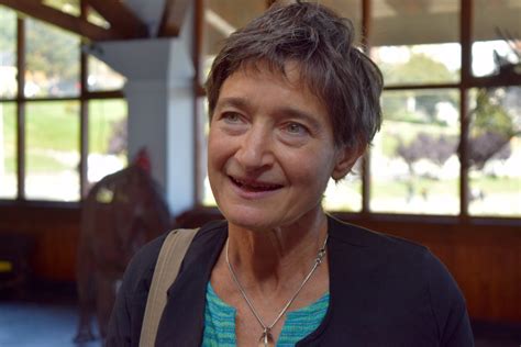 Infobariloche El Municipio De Bariloche Reconoció A La Artista Plástica Nadia Guthmann