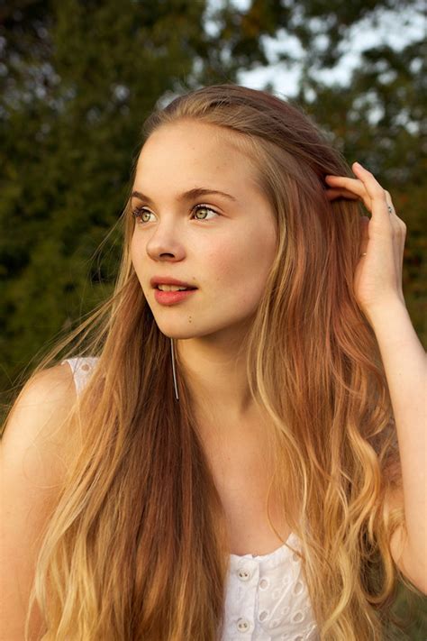 What Colors Look Best On Blondes With Green Eyes Updated In 2024 A