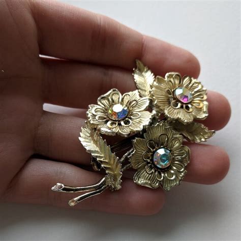 Gold Flower Brooch Vintage Aesthetic Statement Jewelr… Gem