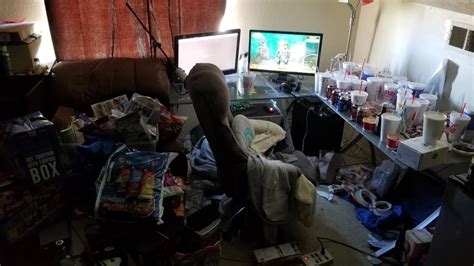 Asmongold Está Finalmente Limpando Sua Casa Depois De Anos Vivendo Na