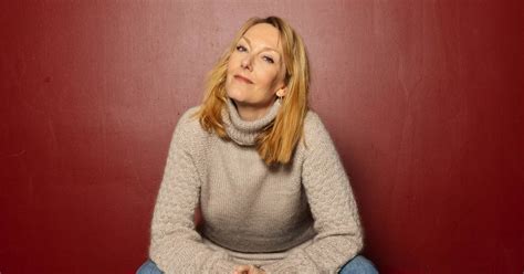 Kendt Dansk Komiker Er Bange For At Hendes Hemmelighed Rammer Forsiden