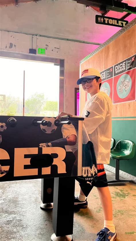 제갈은유 이새롬 제품제공 와우 핏 너무 힙한데 등판 프린팅까지 너무 내스타일 편하고 멋지게 입기 좋은 옷 여기 다있는듯🖤🖤 엘리메노영스터 주니어패션 키즈패션