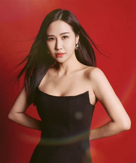 「最索經理人」林寶玉遊新加坡曬池邊泳照 比堅尼上陣突破性感極限！ U Travel