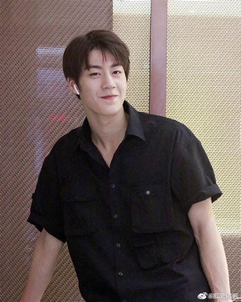 ปักพินในบอร์ด 任世豪 Ryan Ren