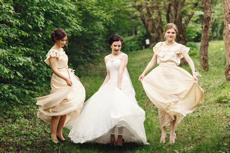 Bridesmaid Nail Ideas For All Wedding Themes