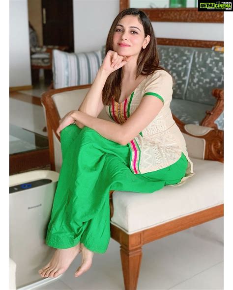 Simran Kaur Mundi Instagram Happiee Rakhiii Guru00005 🍫🎁🎉🧡🥳 Gethu Cinema