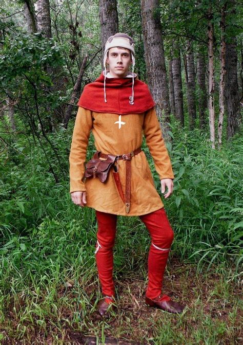 Pin By Isla Antonello On Modelos Medieval Clothing 14th Century