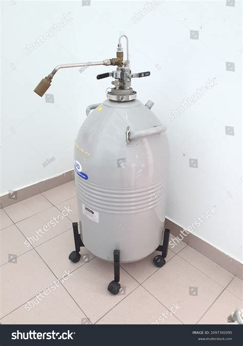Liquid Nitrogen Tank