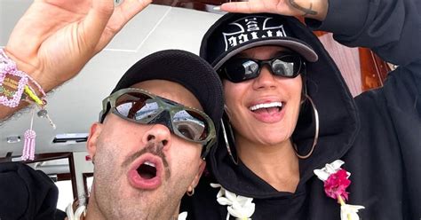 Karol G Se Quedó Sin Regalo De Navidad Feid Tuvo Problemas Después De Ser Víctima De Un