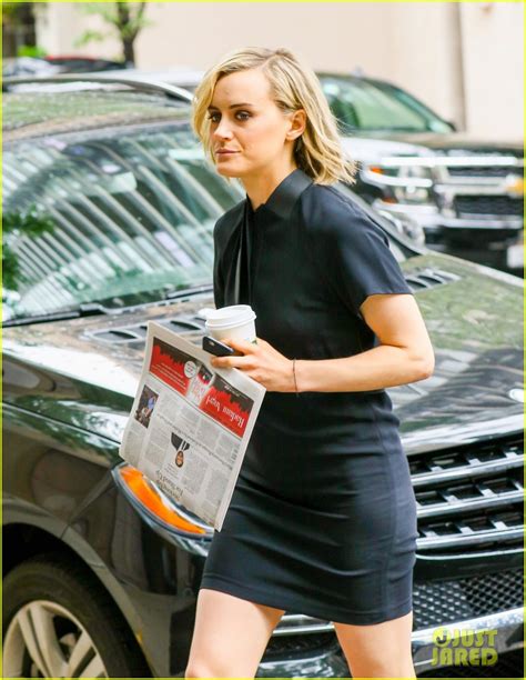 Taylor Schilling Suffered Face Injury From Oitnb Sex Scene With Laura Prepon Photo