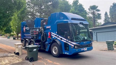 Republic Services New Mcneilus Volterra Zsl Electric Garbage Truck
