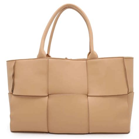 【楽天市場】ボッテガヴェネタ トートバッグ マキシイントレチャート アルコ ミディアム 609175 Bottega Veneta