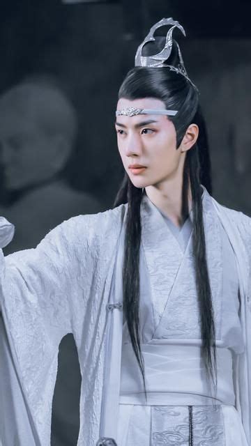 含光君坐在床边，手上不停的输着灵力，对不起，都是他的错。