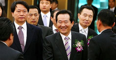 행사장 들어서는 정세균당의장