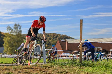 Cyclo Cross Prix De Vers En Montagne Pas Darmistice Pour Antoine