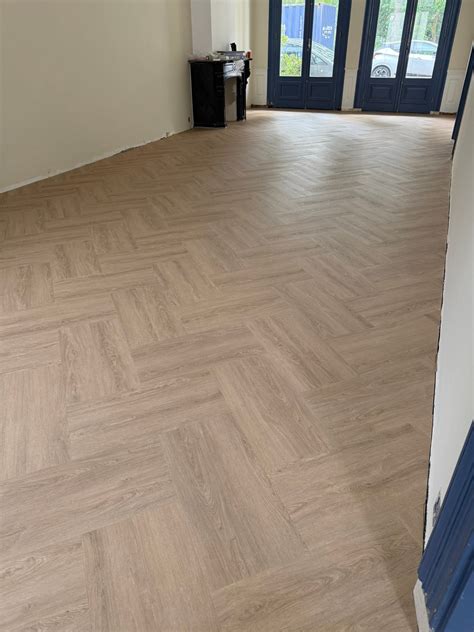 J Van Leeuwen J Van Leeuwen Woon En Projectstoffering