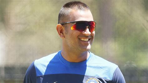 தோனியுடன் இணையும் பிரபல நடிகர் Ms Dhoni