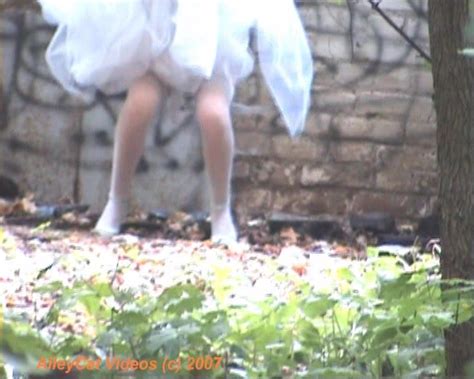 Voyeur Peeing Video 9