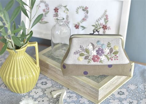 妹に刺繍やり過ぎちゃうん！って言われた。 確かに刺繍多めになっちゃった。 でも刺繍が楽しくて、つい刺し過ぎてしまうんだよなー。