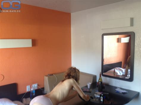 Emily Browning Nude Pictures Onlyfans Leaks Playboy Photos Sex Scene