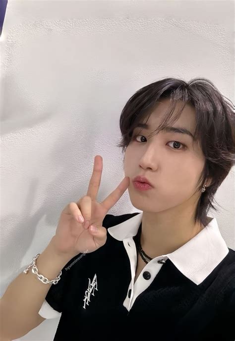 Han Jisung Selca Selfie Icon Wallpaper Lockscreen In 2025 Han Jisung Cute Selca Best Kisses