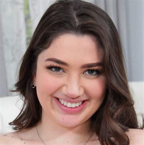 Mia Paratia Facebook