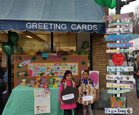 How Could You Miss This Girl Scout Cookie Stand