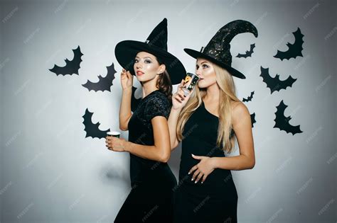 Free Photo Women Having Drinks On Halloween Party